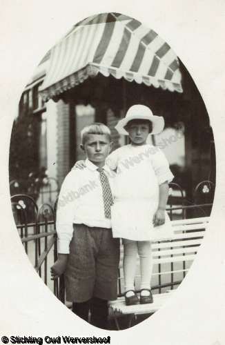 Kermisfoto met Cor en Agatha Schuitemaker. (foto 12000 uit de beeldbank ...